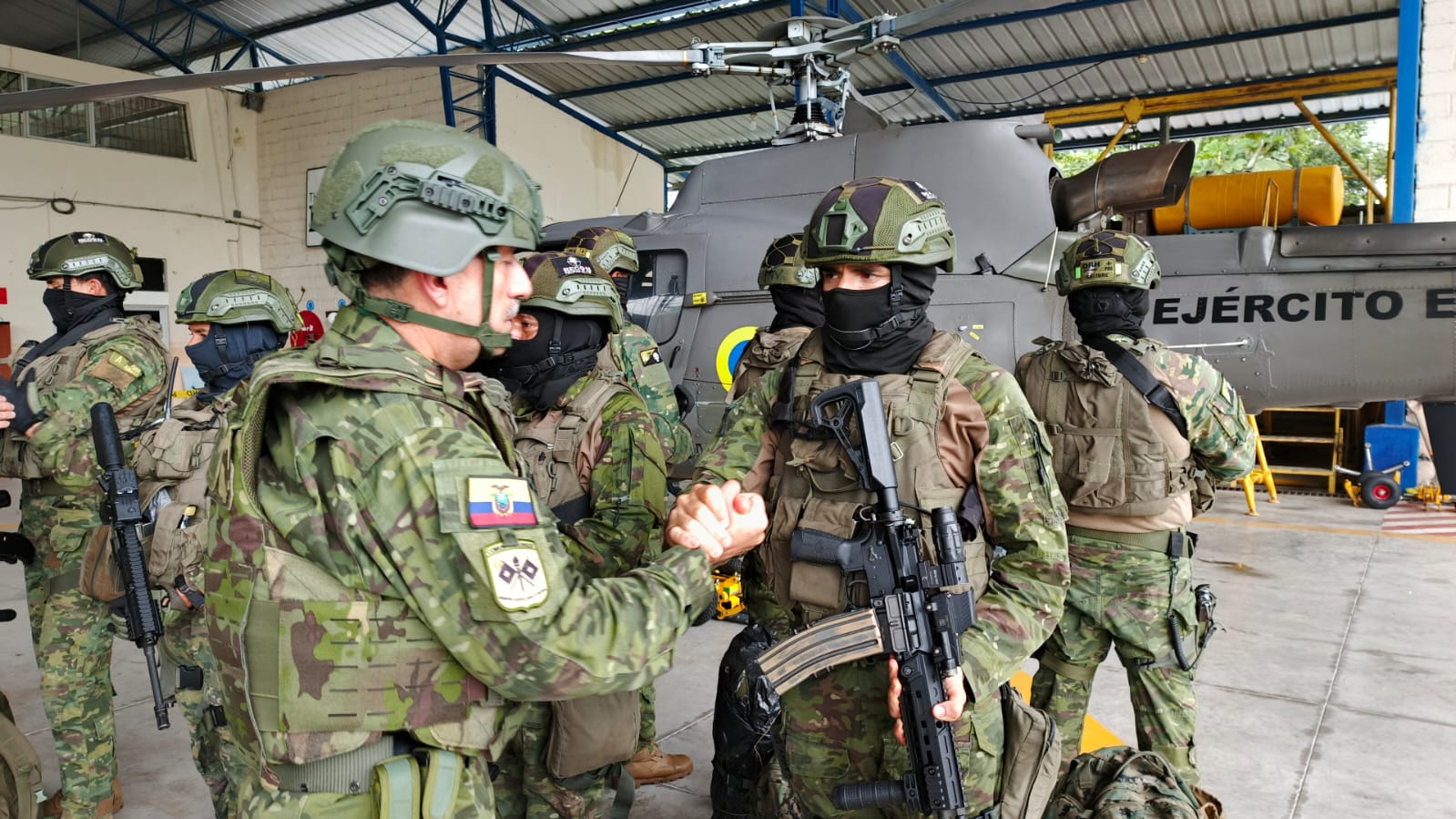 Tension at the border with Colombia: massive operation by Ecuadorian ...